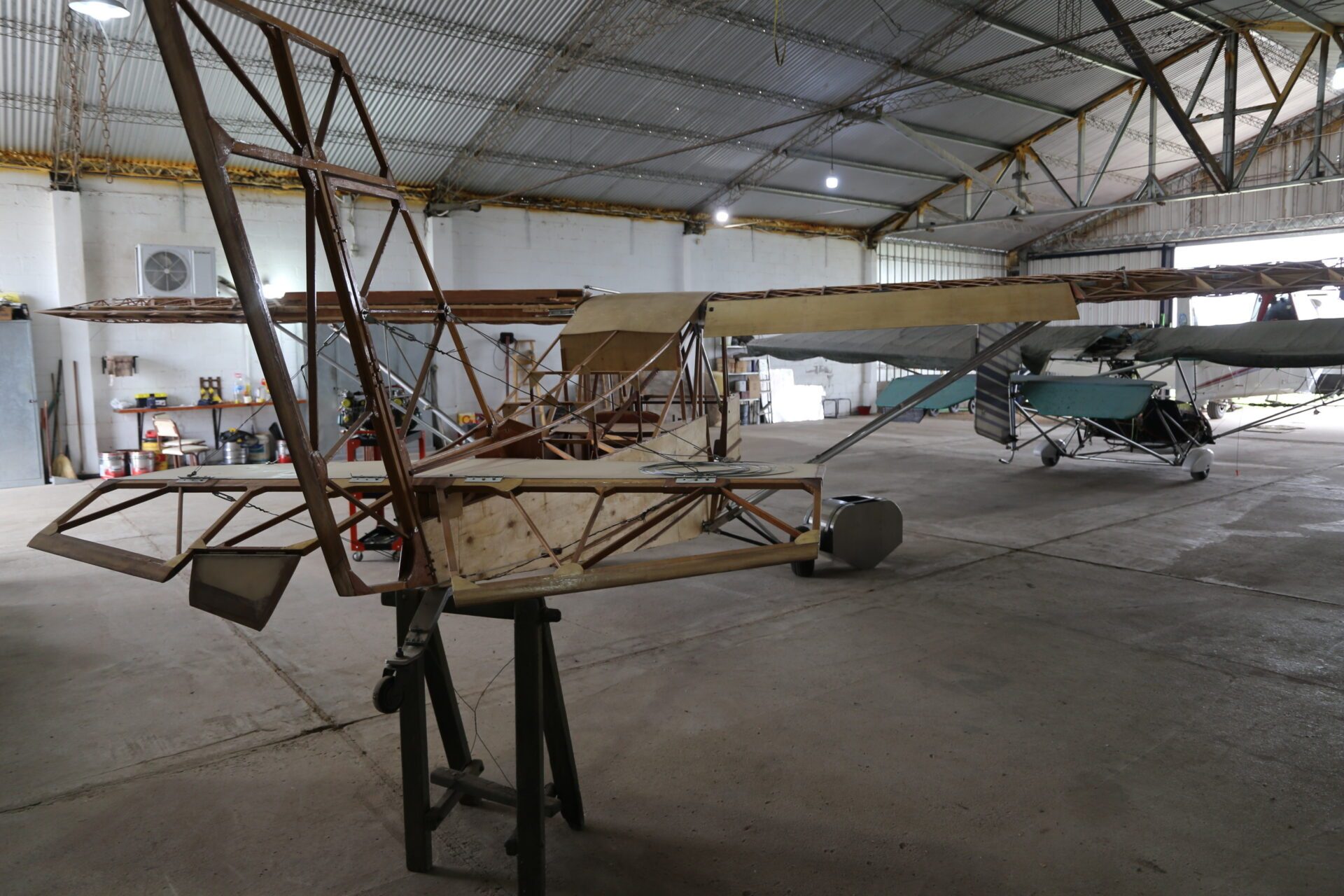 Un santafesino arma un avión experimental hecho íntegramente de madera ...